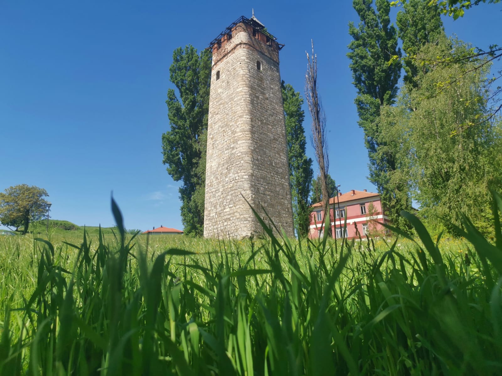 Gradačac: Grad šljive i "Zmaja od Bosne" - Pozdrav iz... by Zeljko Vodnik